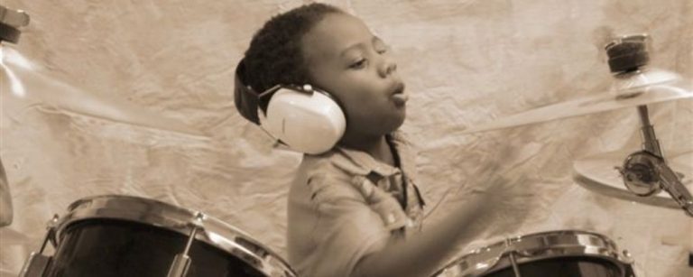 Conoce a Jonah Rocks, baterista de 7 años — Futuro Chile