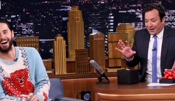 Jared Leto le hace un "regalo" estilo Joker a Jimmy Fallon en el ...