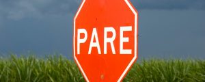 ¿Por qué la señal internacional de «Pare» es octogonal? — Futuro Chile