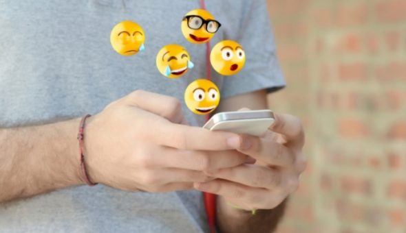 Le pregunta a la RAE cómo usar los emojis y la respuesta hace estallar ...