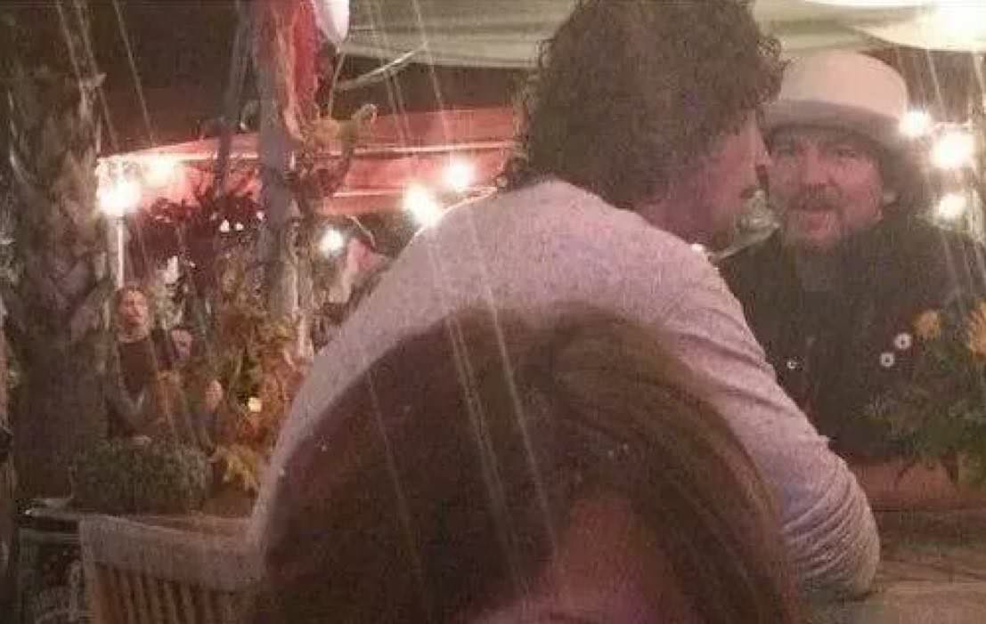 Revelan imagen del último encuentro en backstage entre Eddie Vedder y ...