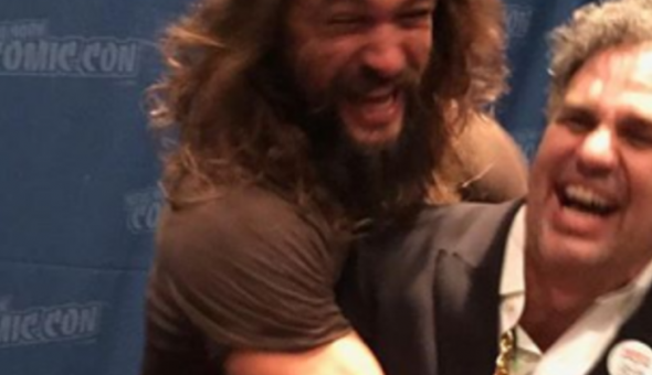 Mark Ruffalo se hizo pasar por fan y engañó a Jason Momoa en la Comic ...