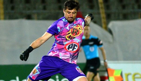 Nico Peric salió a jugar con una polera con su propia cara