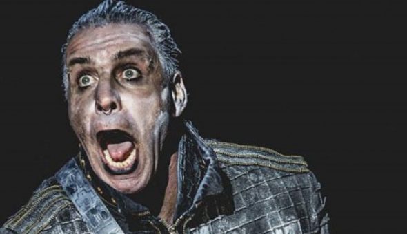Vocalista de Rammstein piloteó el avión que trasladaba a la banda