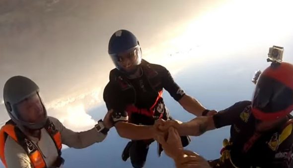 Paracaidista graba en primera persona el momento que se estrella contra ...