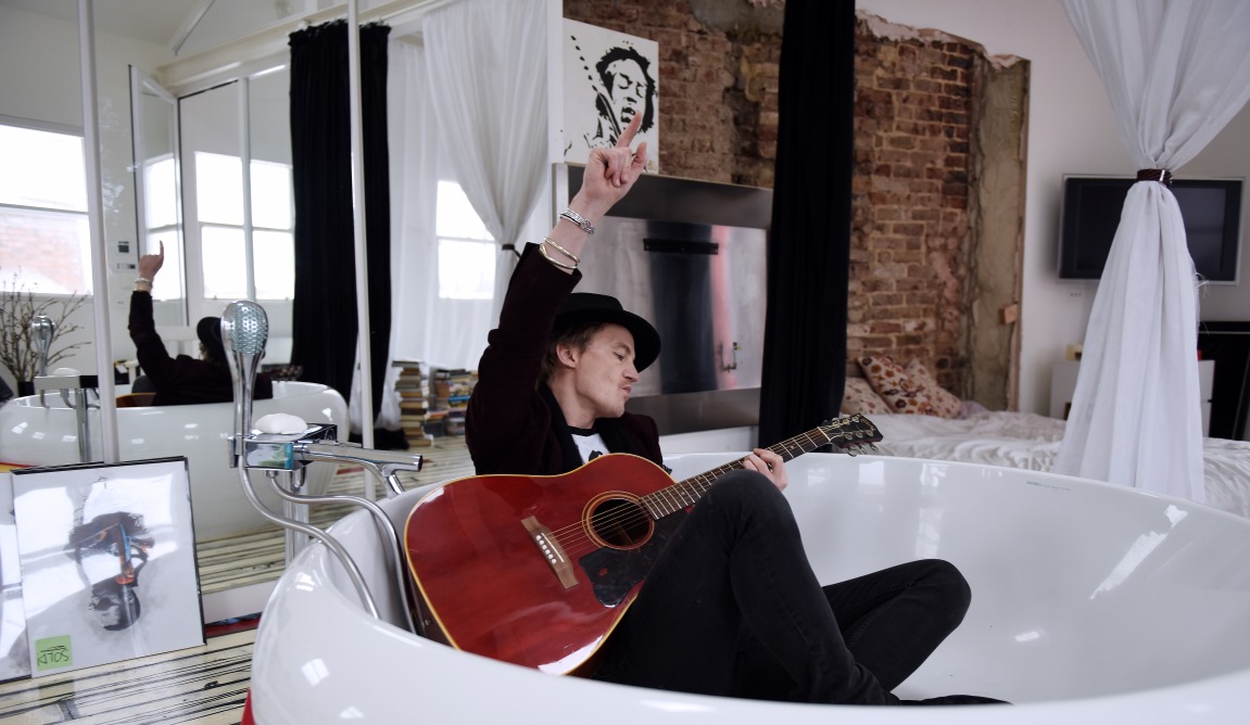 El actor y músico Freeman presenta "Love", su segundo álbum — Futuro Chile