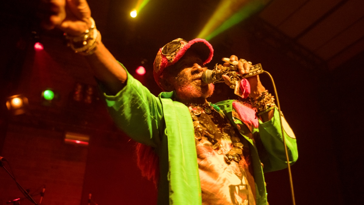 Lee "Scratch" Perry, leyenda del reggae y del dub, murió a los 85 años ...