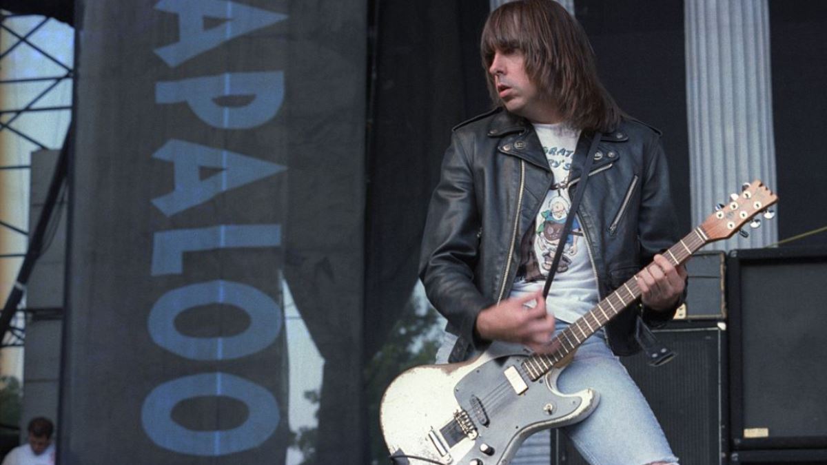 Johnny Ramone: Su guitarra se vendió a un precio millonario — Futuro Chile