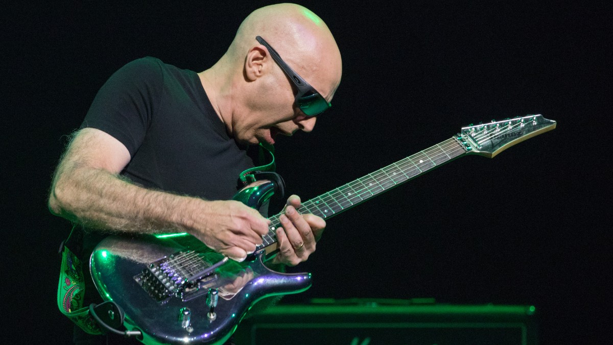 Joe Satriani anuncia nuevo disco y libera primer single y video "Sahara ...