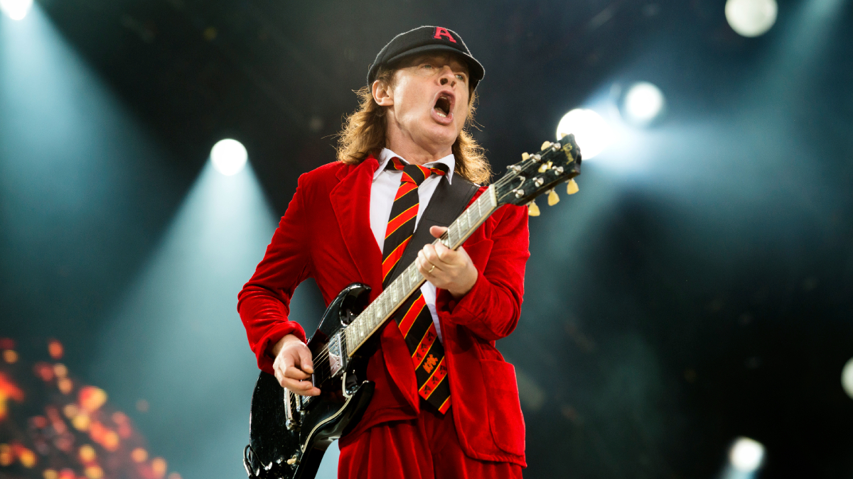 Angus Young cumplió 67 años: Futuro lo celebra con sus 10 mejores solos ...