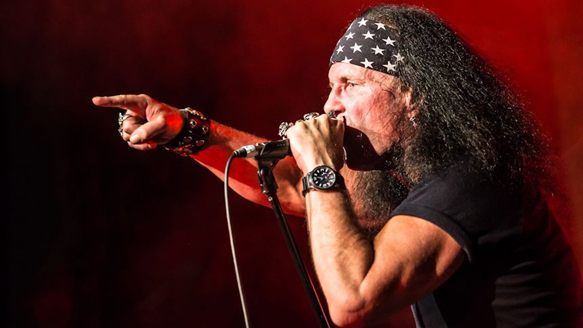 Dave Evans, ex AC/DC, estrena su nuevo video "Who's gonna rock me?" — Futuro Chile