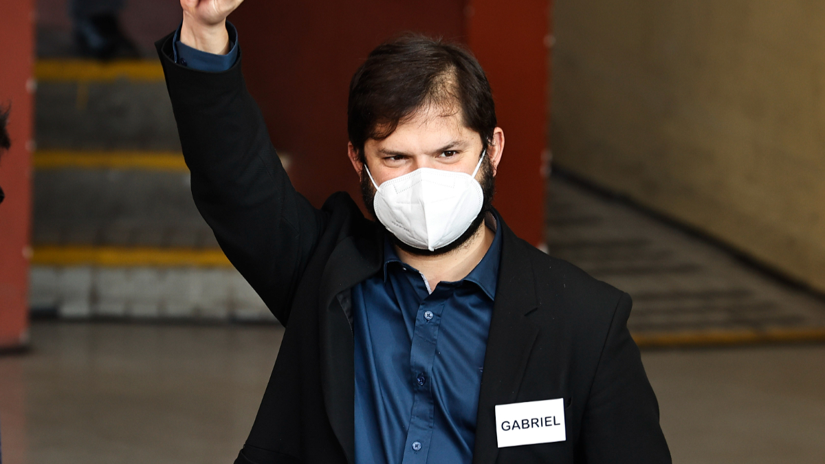 Gabriel Boric se refiere a los hechos de violencia en los estadios ...