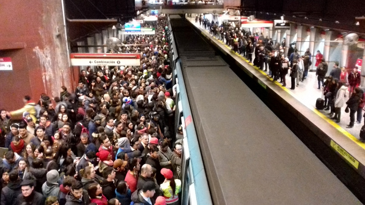 Metro de Santiago: parte de servicio en Línea 1 fue interrumpido en la ...