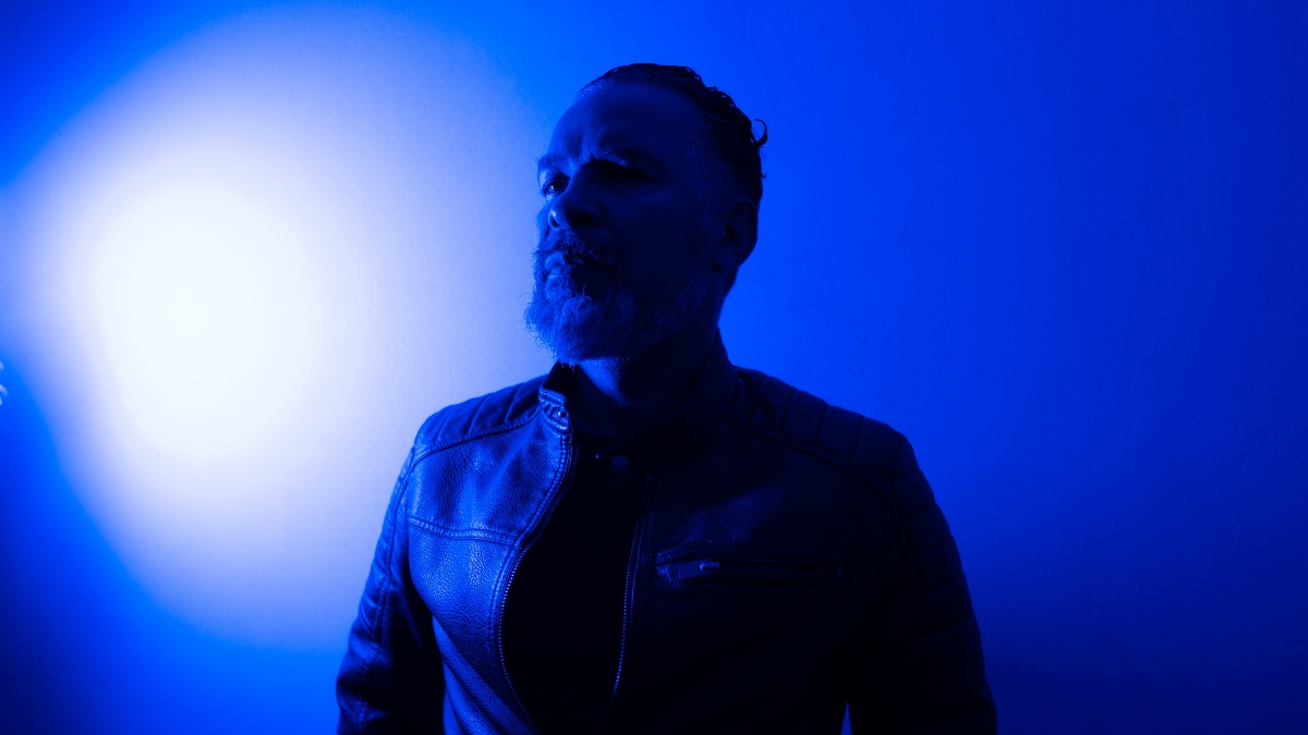 Tony Valret reveló el video de “Inside Out”, canción con espíritu ...
