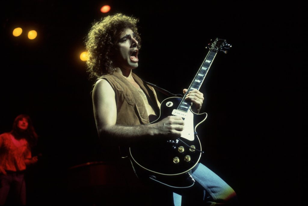 20 héroes de la guitarra del rock con una Gibson Les Paul al hombro ...
