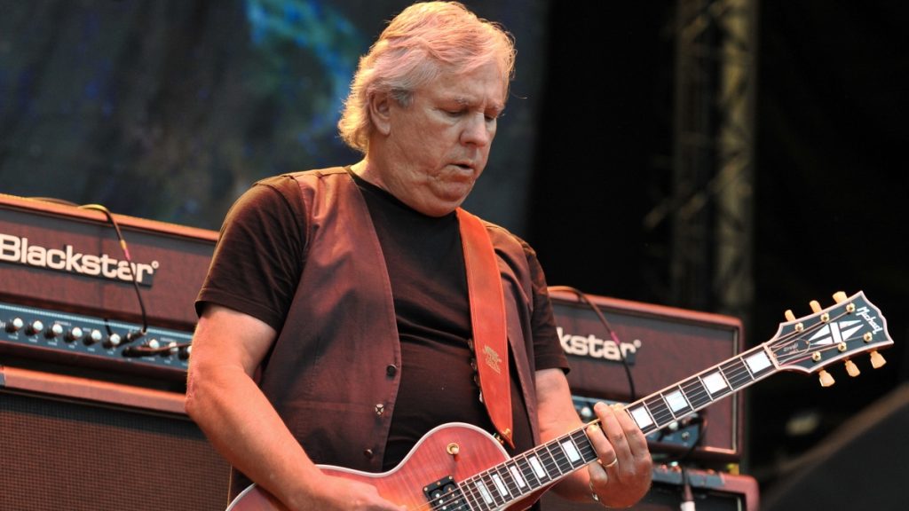 Futuro 33 // De Brian May a Bruce Dickinson: rockeros que tienen ...