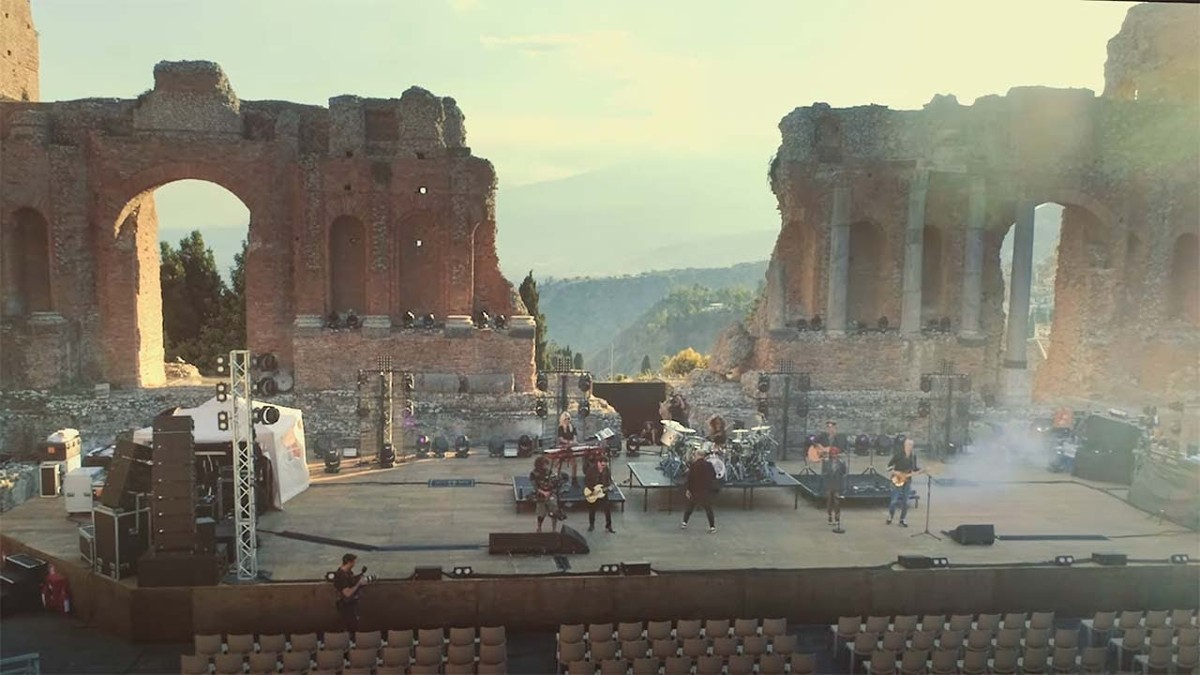 Simple Minds estrena su nuevo video "First you jump" — Futuro Chile