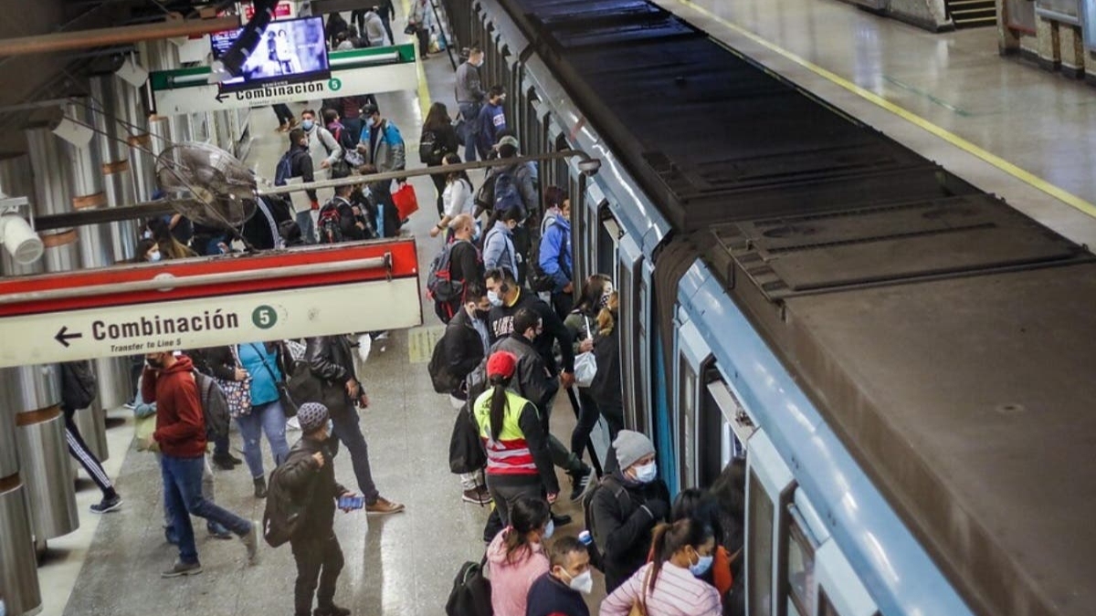Metro de Santiago: La entidad extiende el horario en 19 estaciones por ...