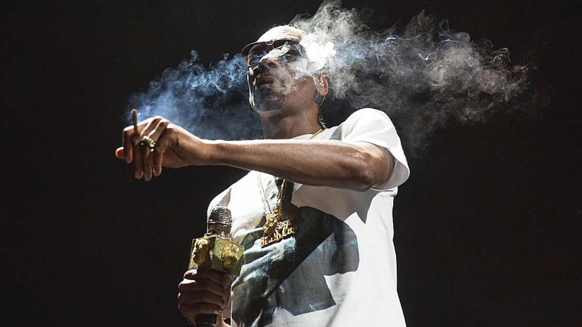 VIDEO: Snoop Dogg narra como fumó marihuana al interior de la Casa ...