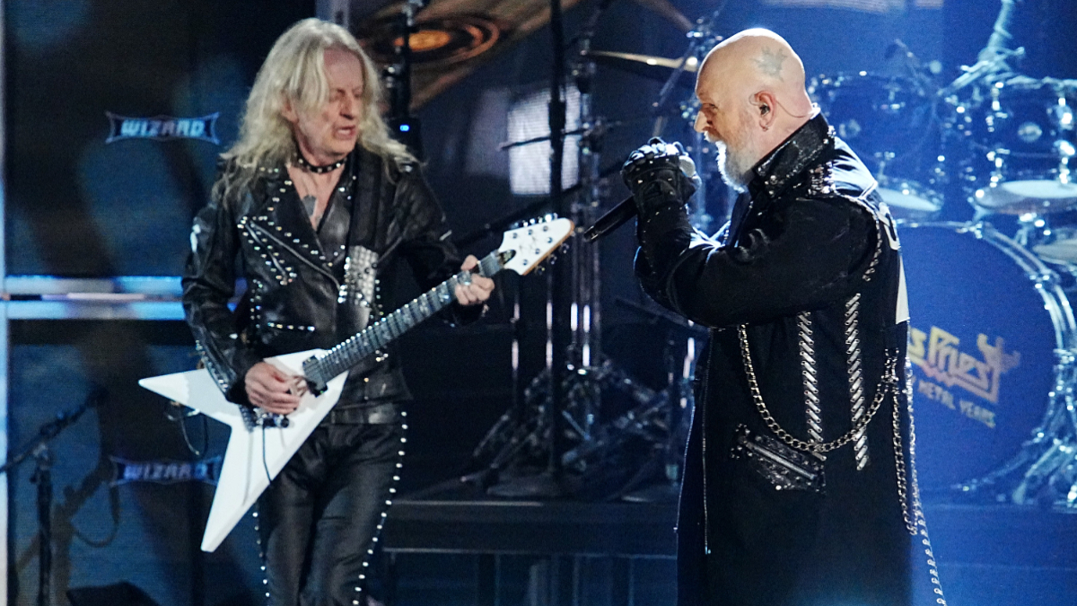 Judas Priest luce espectacular reunión con ex-miembros en inducción al ...