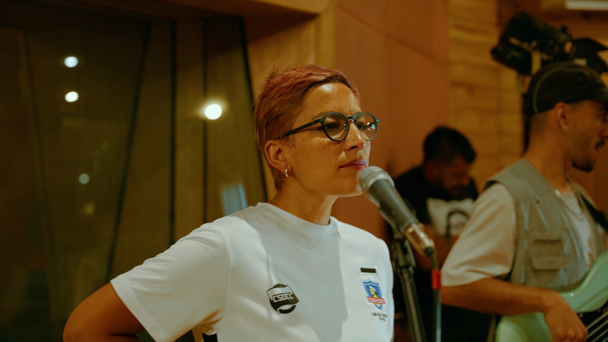 Ana Tijoux reversiona himno del CSD Colo-Colo — Futuro Chile