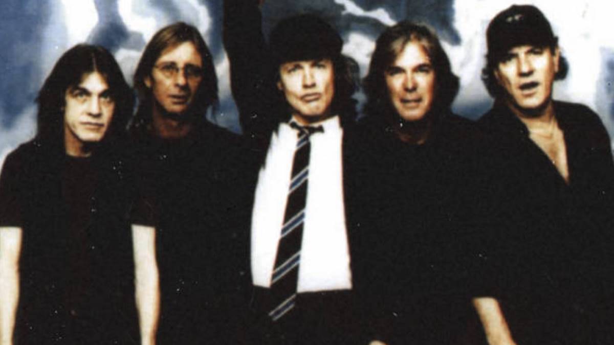 AC/DC: un glorioso regreso a lo básico con "Stiff Upper Lip" — Futuro Chile