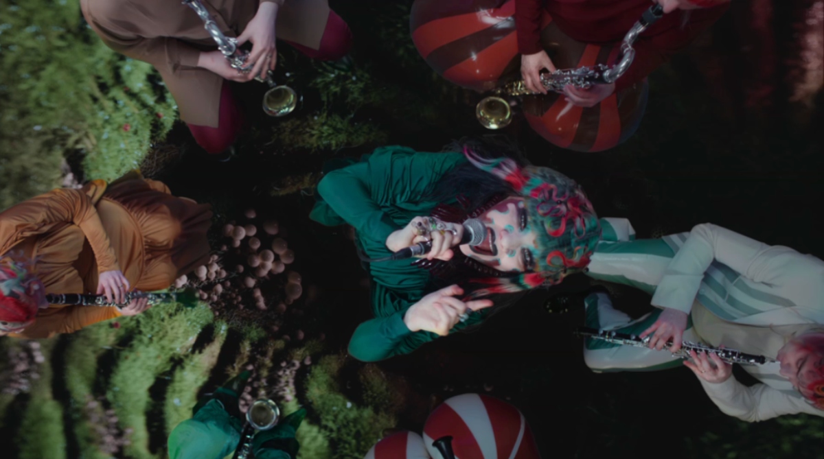 Bjork lanza su nuevo y enigmático videoclip: "fossora" — Futuro Chile