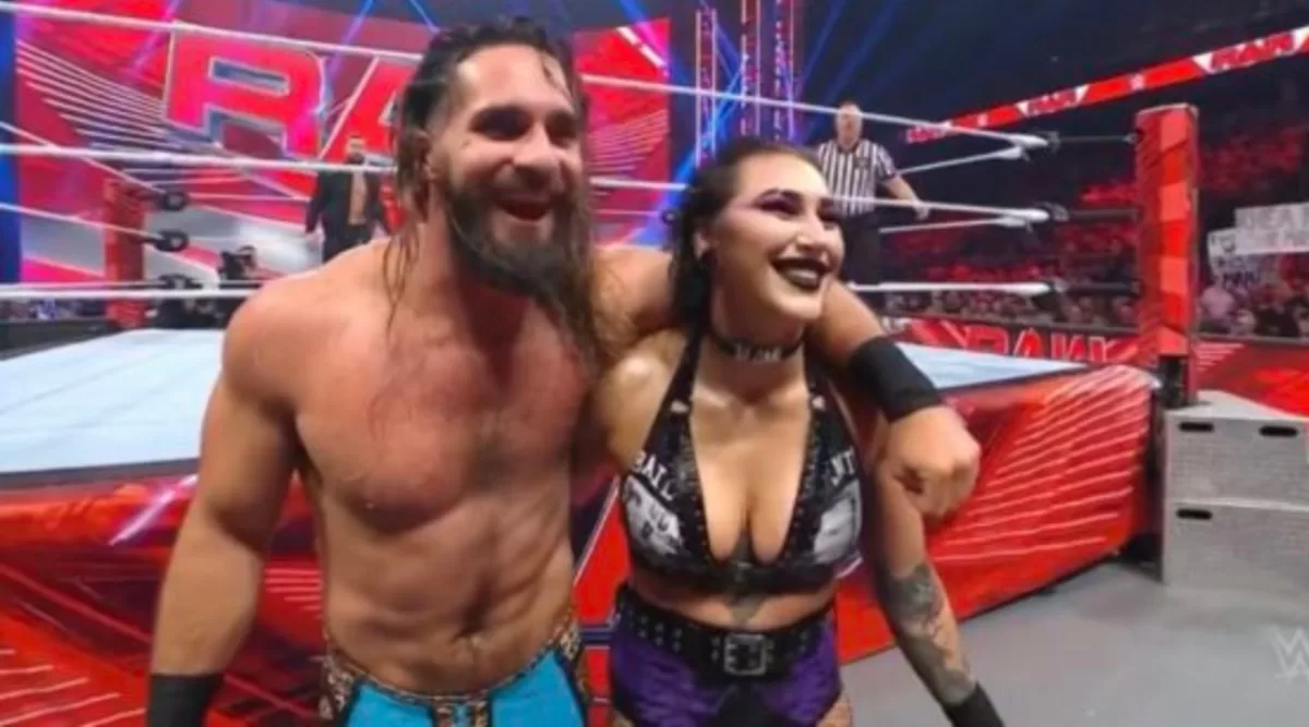 WWE RAW: El gracioso momento entre Seth "Freakin" Rollins y Rhea Ripley que se transformó en ...