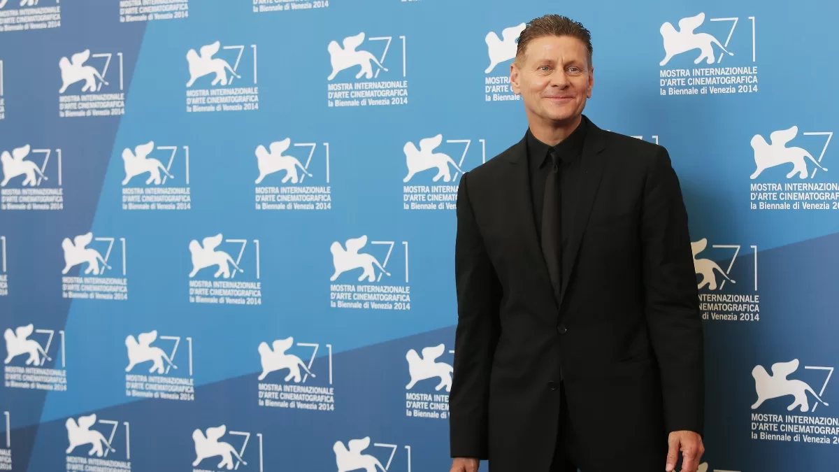 Andrew Niccol y el oscuro guión original de “The Truman Show” junto con ...