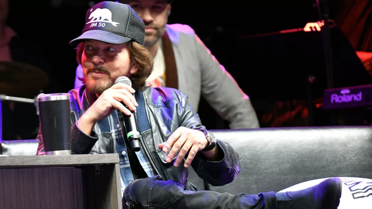 TikTok // "Lleno de pulseras y vestido de Swiftie": Eddie Vedder fue confundido con Pedro Pascal ...