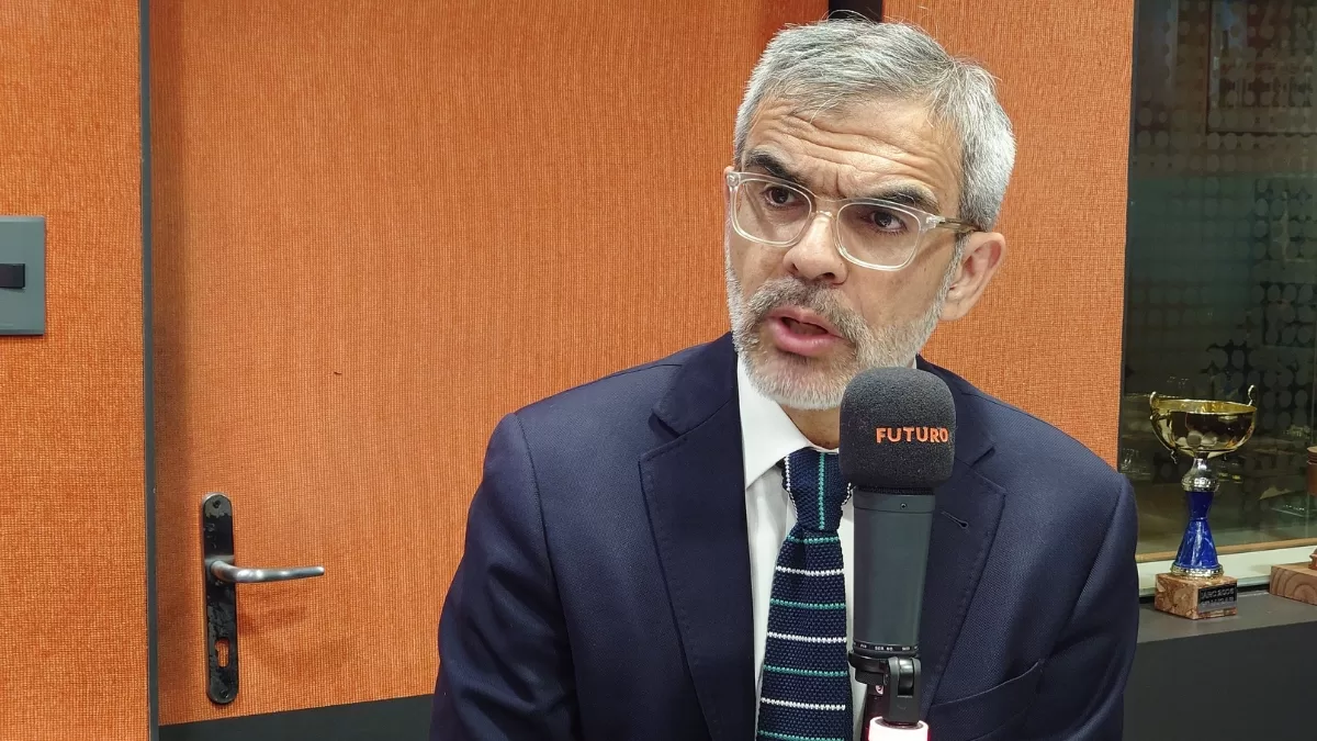 Ministro Cordero cuestiona a Cathy Barriga por sus fotos en arresto ...