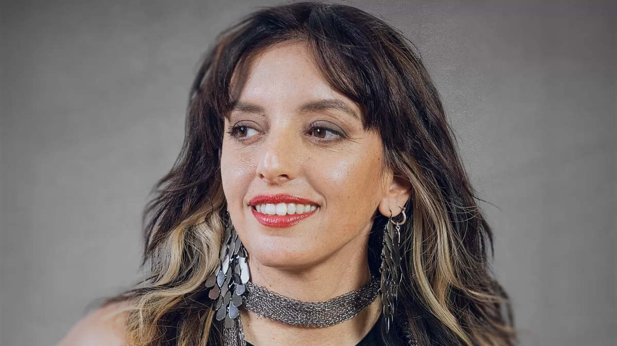 Nacha Nava regresa con nueva imagen a la escena musica y entrega un ...