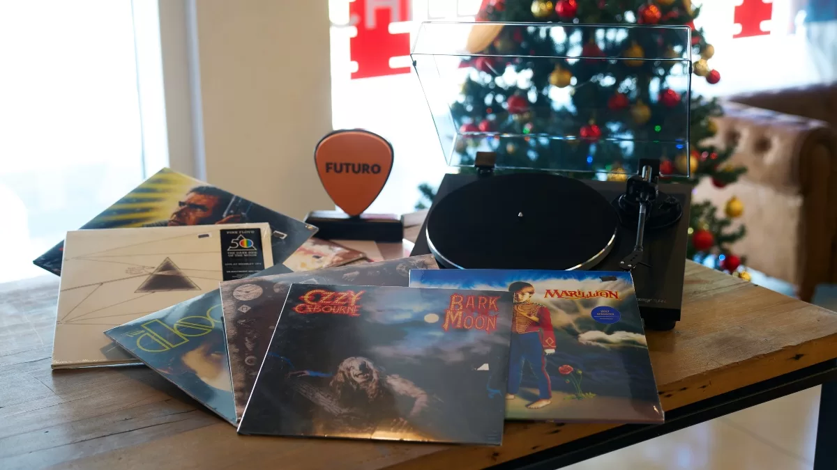 CONCURSO CERRADO // Futuro te regala una super tornamesa más un pack de vinilos para esta ...