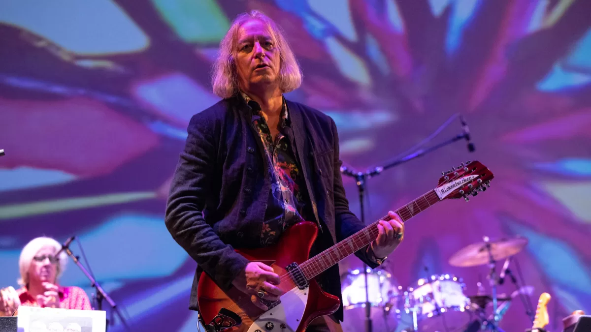 "Tiene un valor...": Peter Buck de R.E.M. aseguró que aún conserva ...