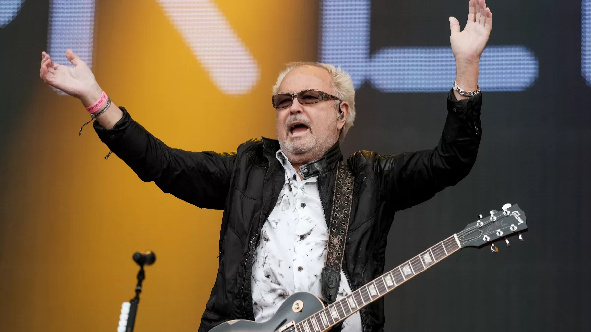 Mick Jones lanza nueva canción en medio de su lucha contra el Parkinson ...