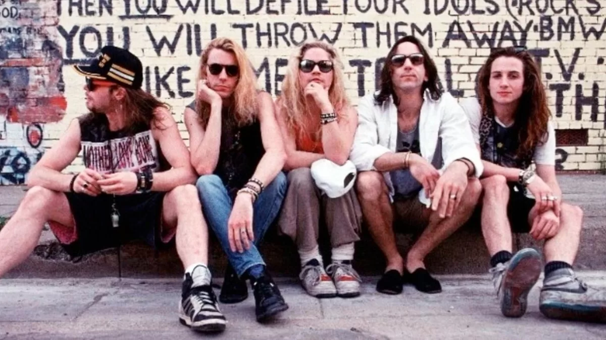Bajo la sombra de la muerte: a 35 años de "Apple" de Mother Love Bone ...
