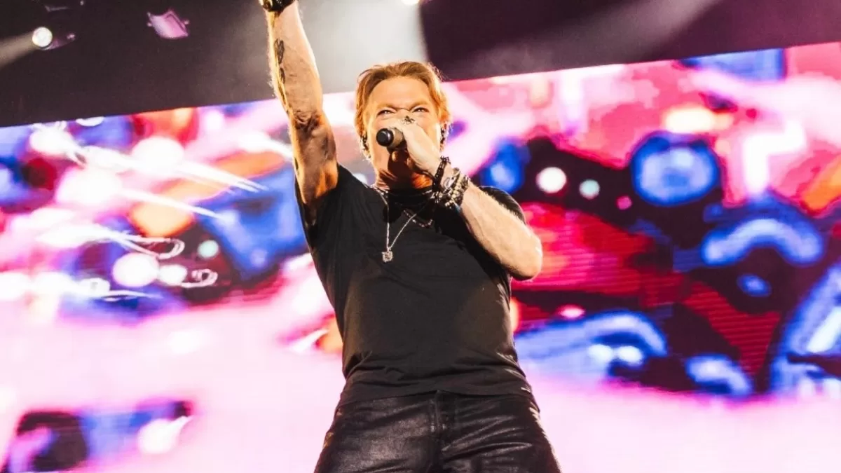 El momento de furia de Axl Rose en Argentina: lanza micrófono a ...