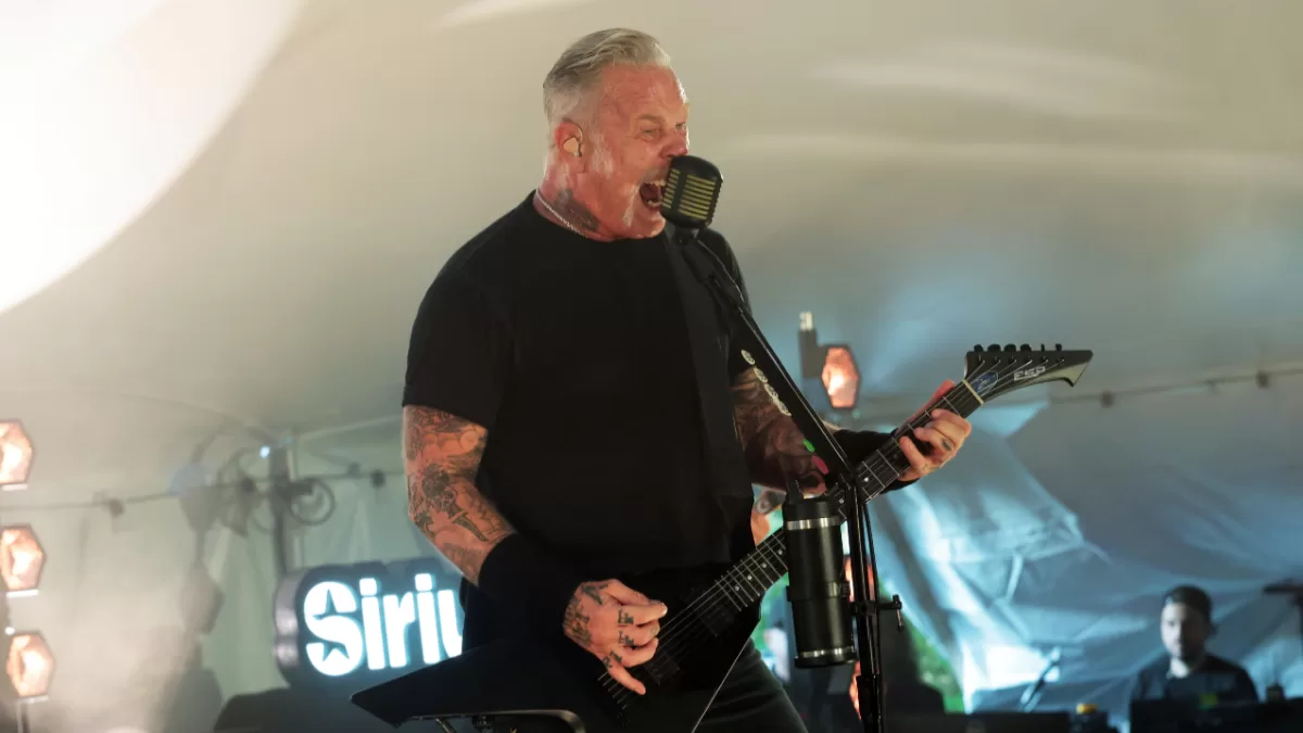 James Hetfield sorprende disfrazado de canguro en el paso de Metallica ...